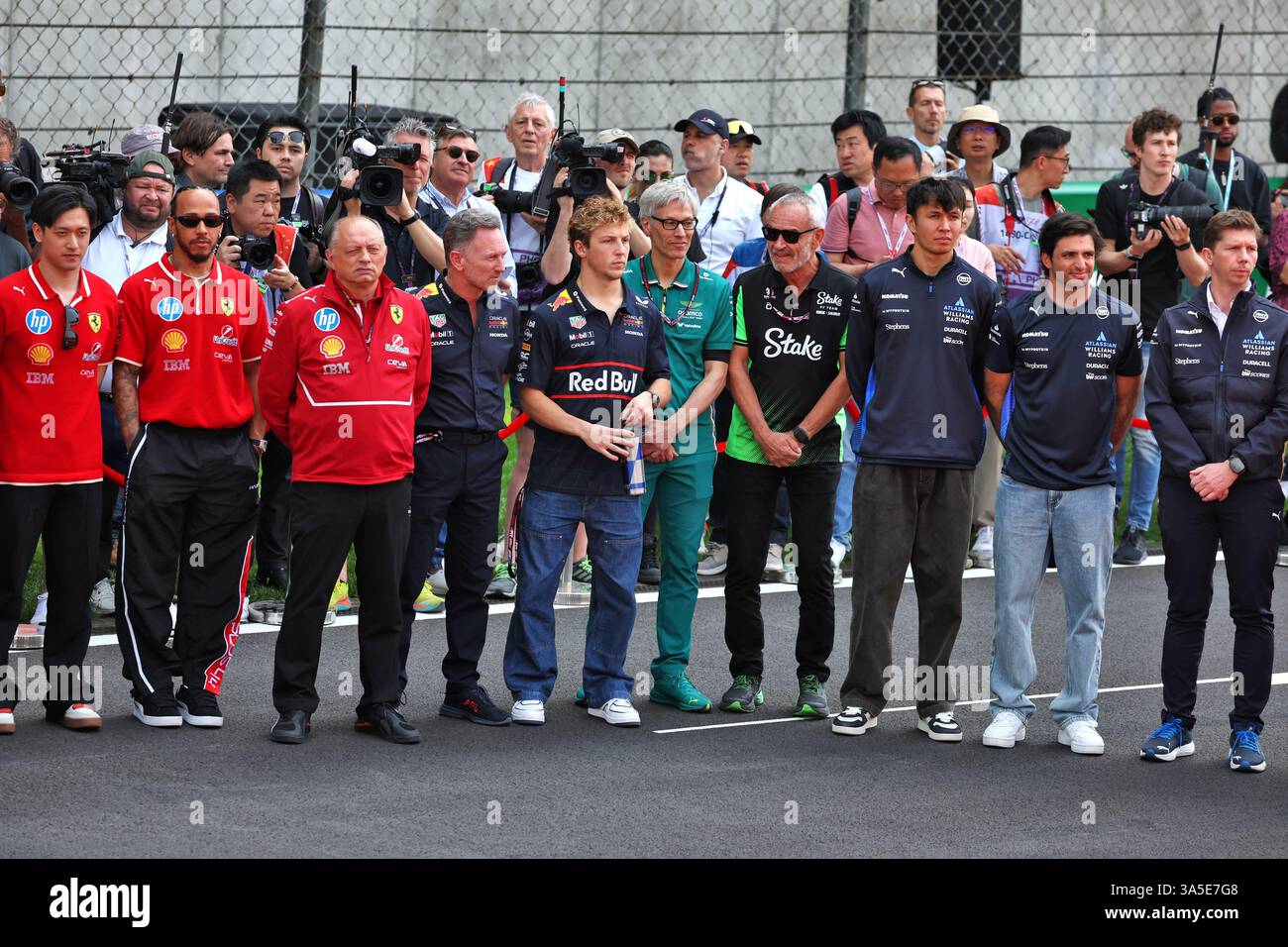Teams and drivers pay their respects to Eddie, Jordan. 23rd Mar, 2025 ...