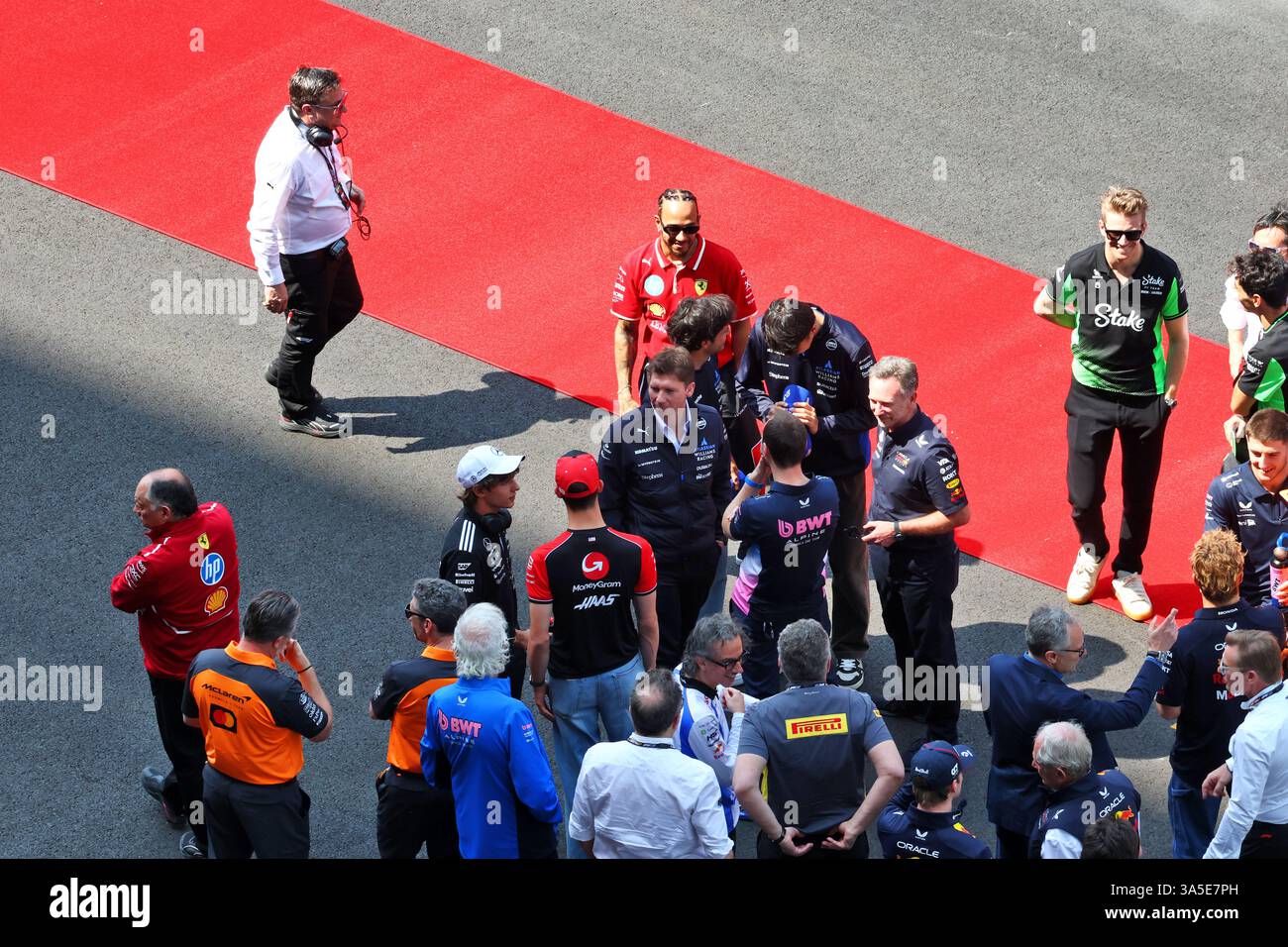 Teams and drivers pay their respects to Eddie Jordan. 23.03.2025 ...