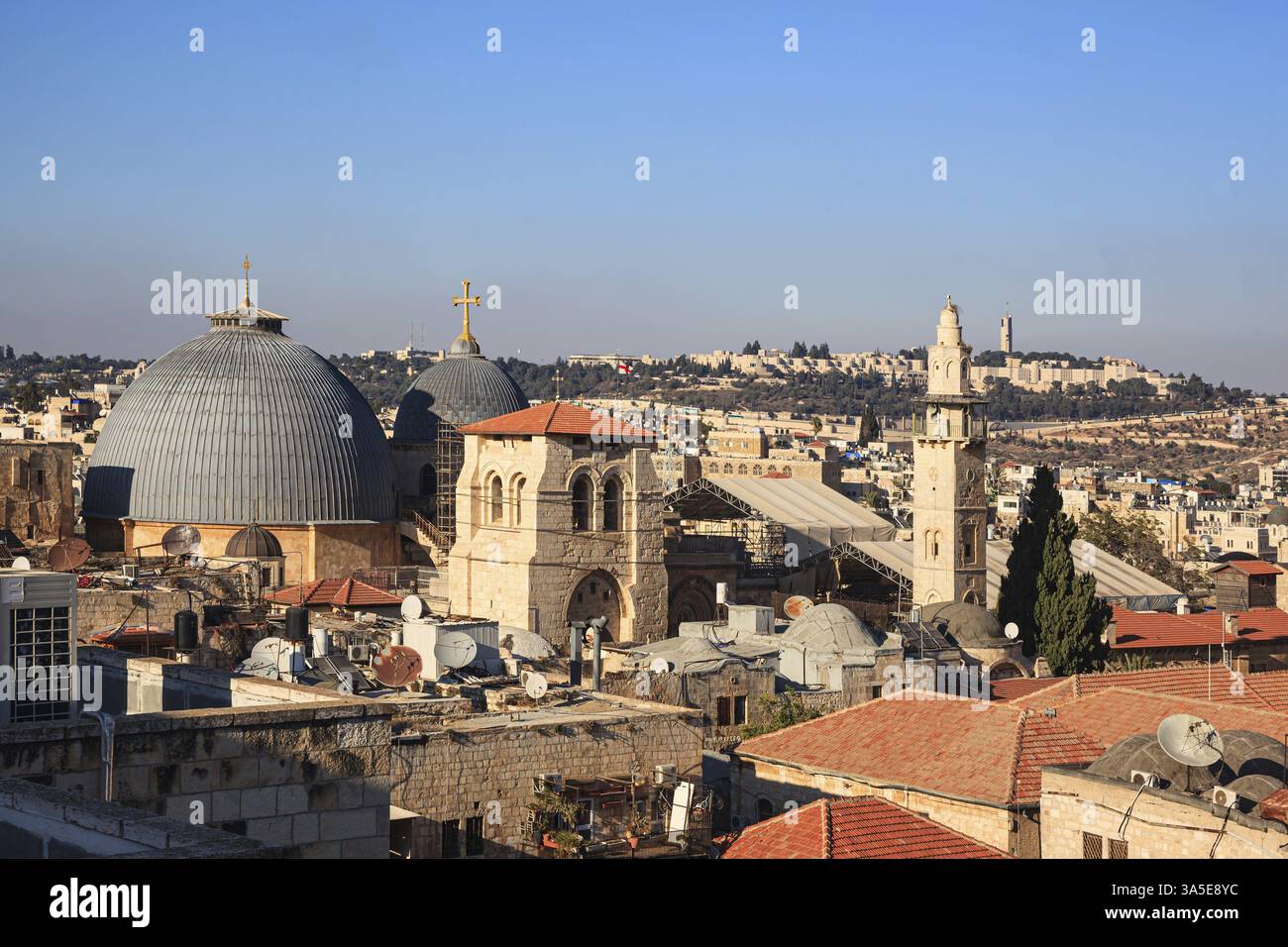 Rooftops of ancient Jerusalem. Dome of the Rock - Masjid Kubbat as ...