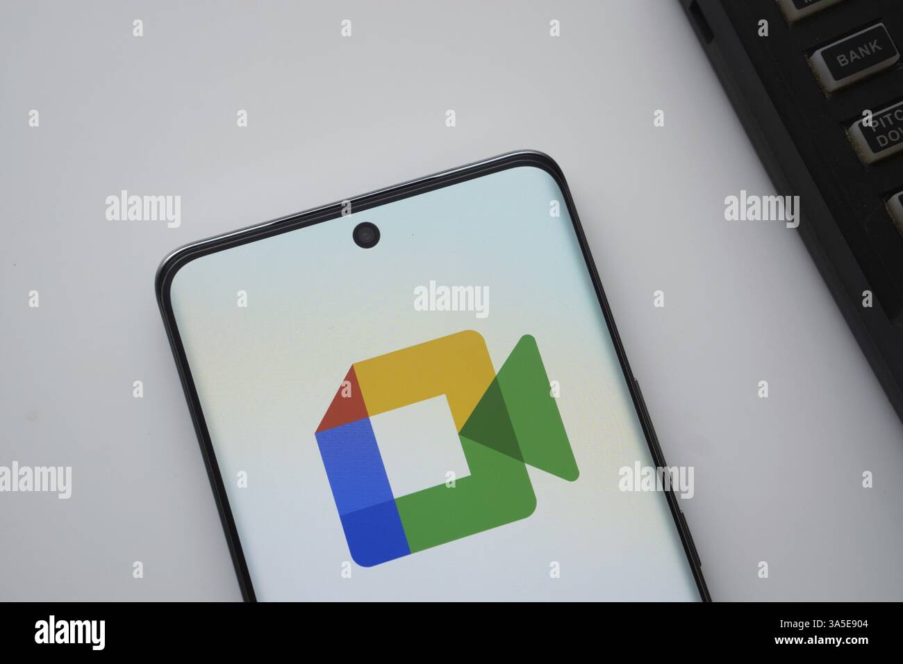 The logo of the Google Meet is displayed on a smartphone screen Stock ...