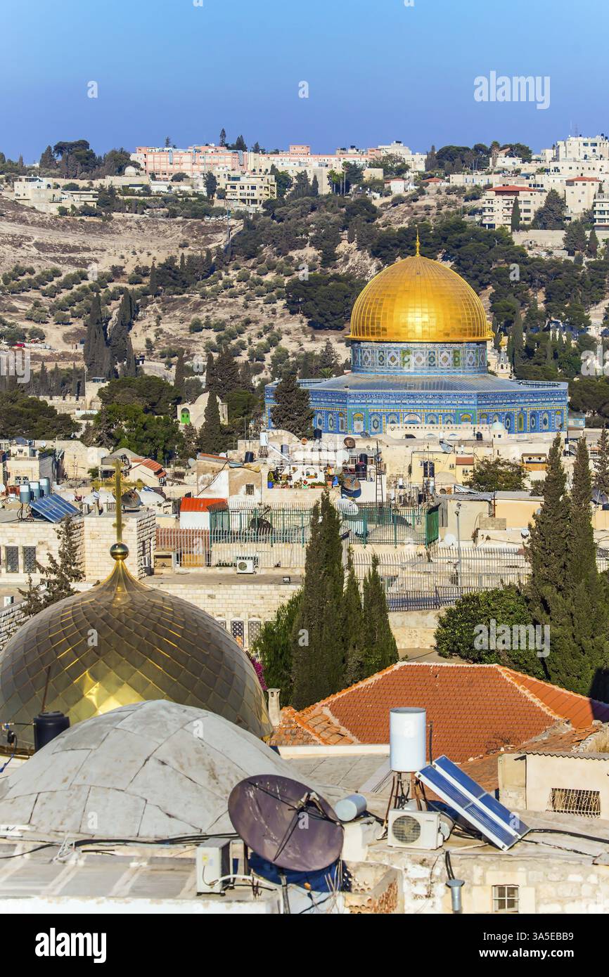 The golden dome of the mosque of Omar. The walls of the mosque are blue ...