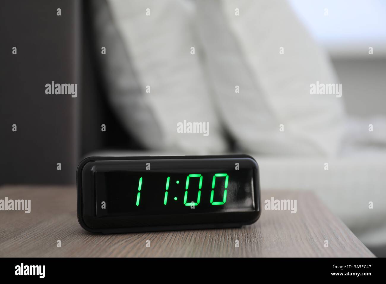 Digital clock showing 11 oclock hi-res stock photography and images - Alamy