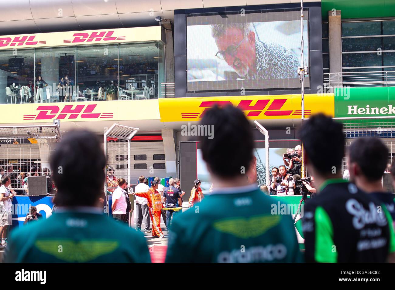 Minute of silence for Eddie Jordan during the Formula 1 Heineken ...