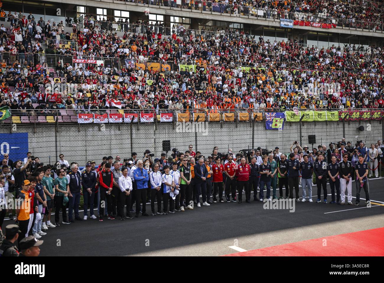 Eddie Jordan tribute during the Formula 1 Heineken Chinese Grand Prix ...