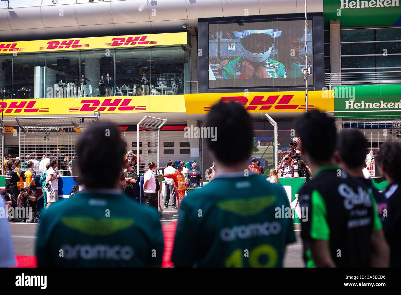 Minute of silence for Eddie Jordan during the Formula 1 Heineken ...
