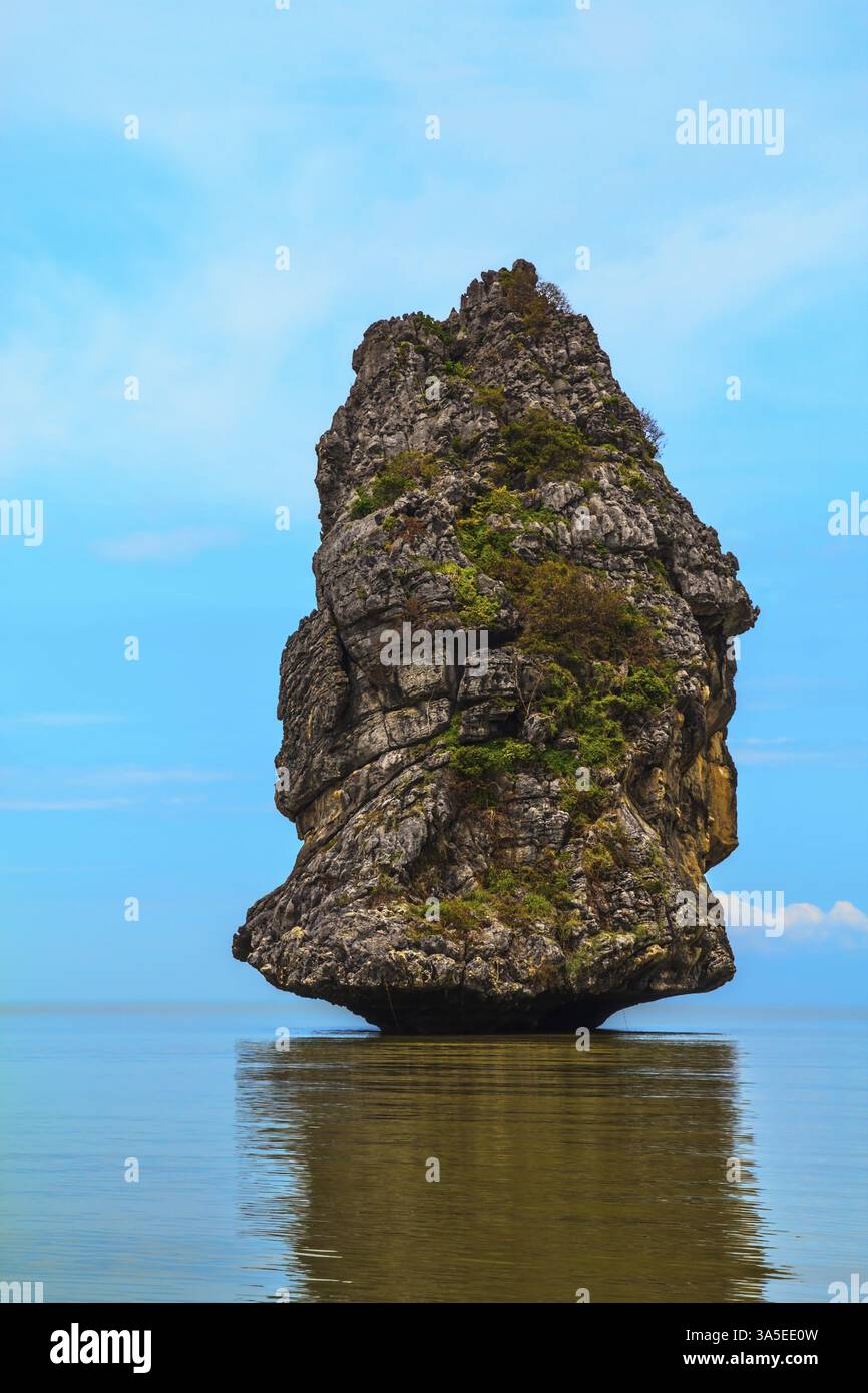 Island Sail in the ocean. The blue haze of the warm sea - background ...