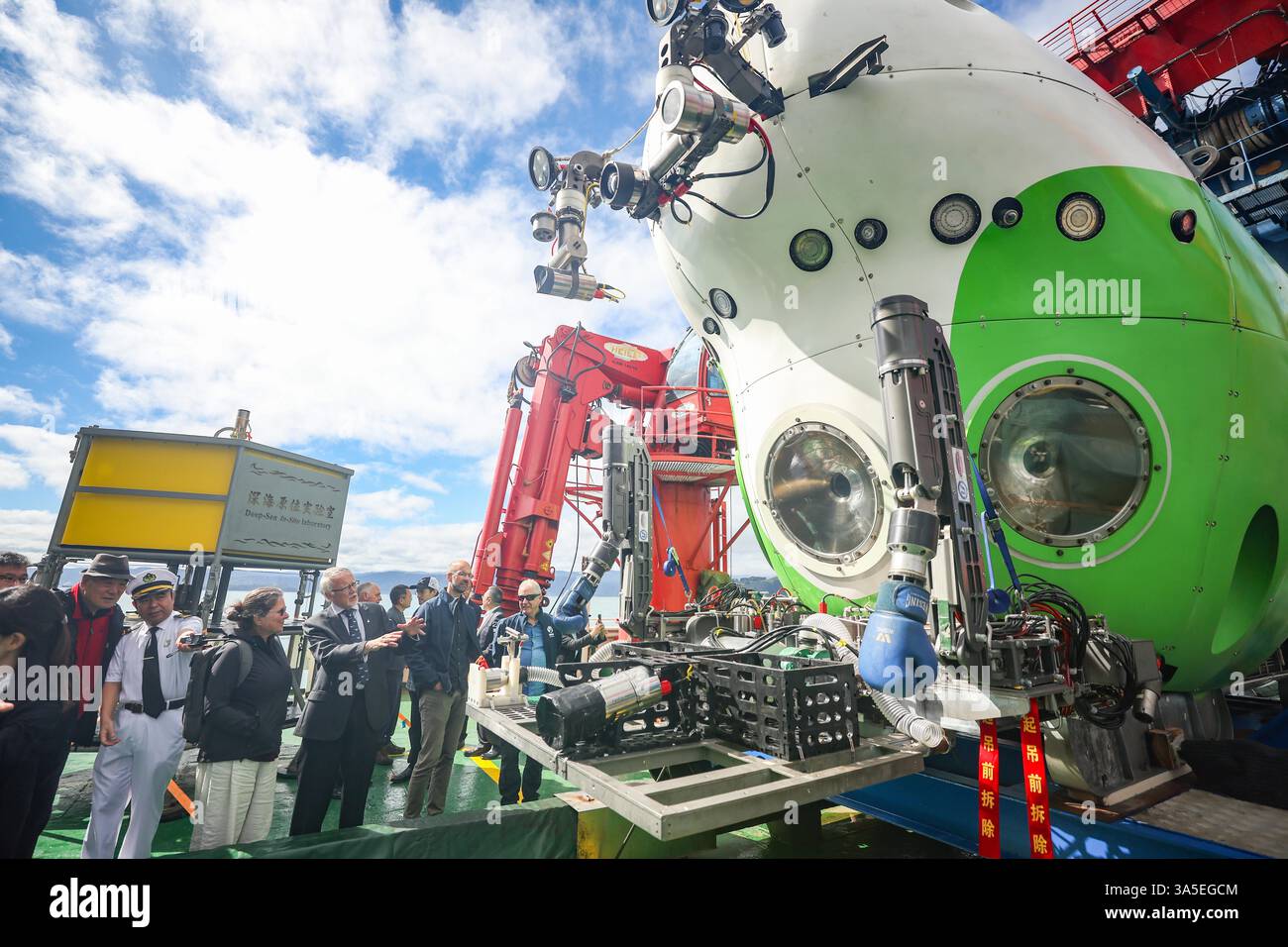 Beijing, New Zealand. 21st Mar, 2025. People look at deep-sea manned ...