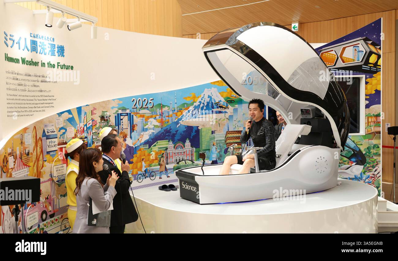 Osaka Prefecture Governor Hirofumi Yoshimura (R) experiences the ...