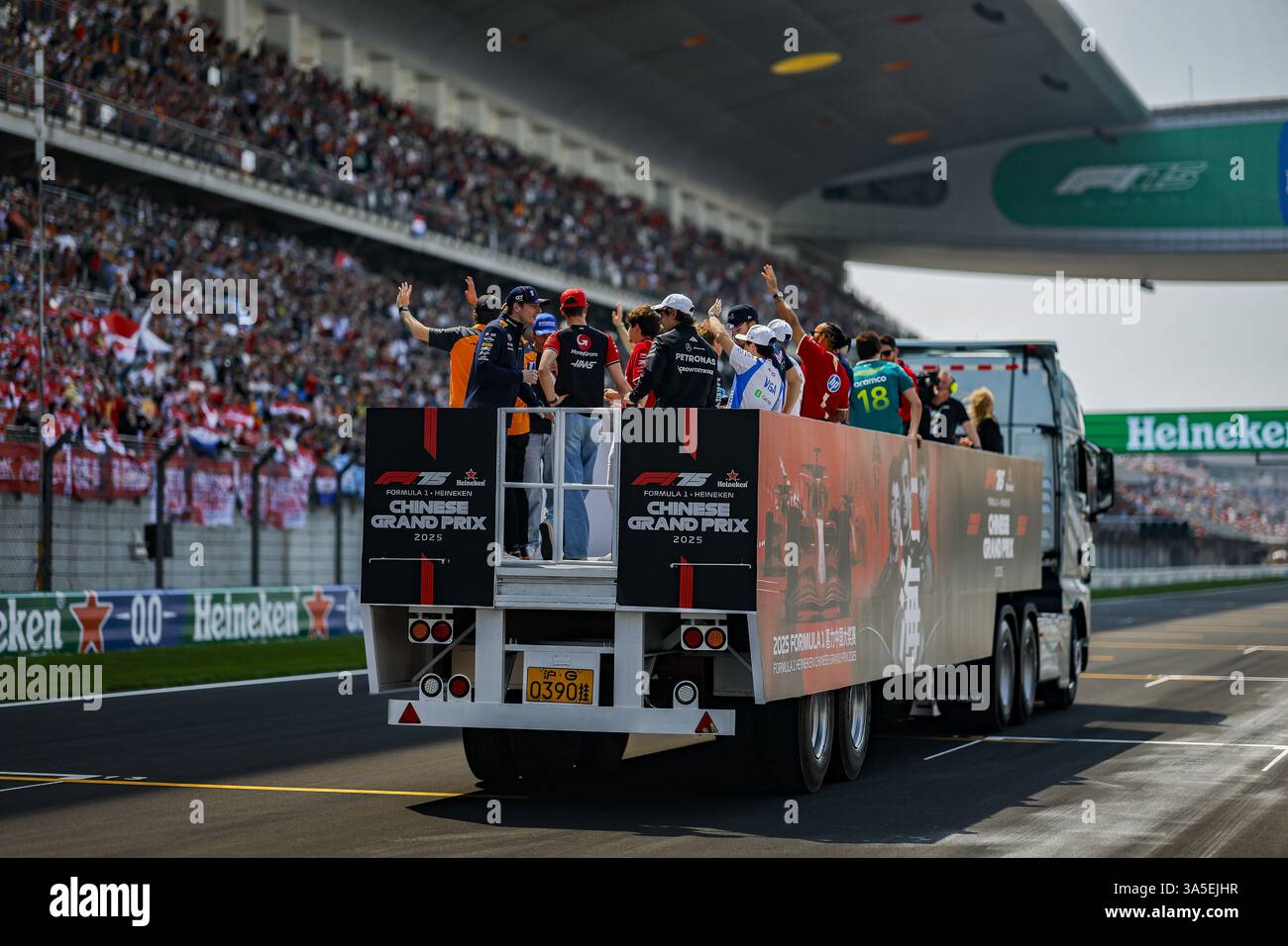 Drivers parade during the Formula 1 Heineken Chinese Grand Prix 2025 ...