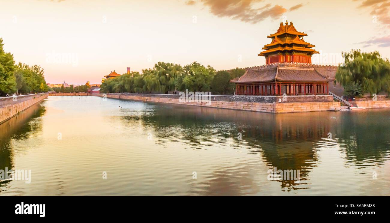 Panorama corner tower moat hi-res stock photography and images - Alamy