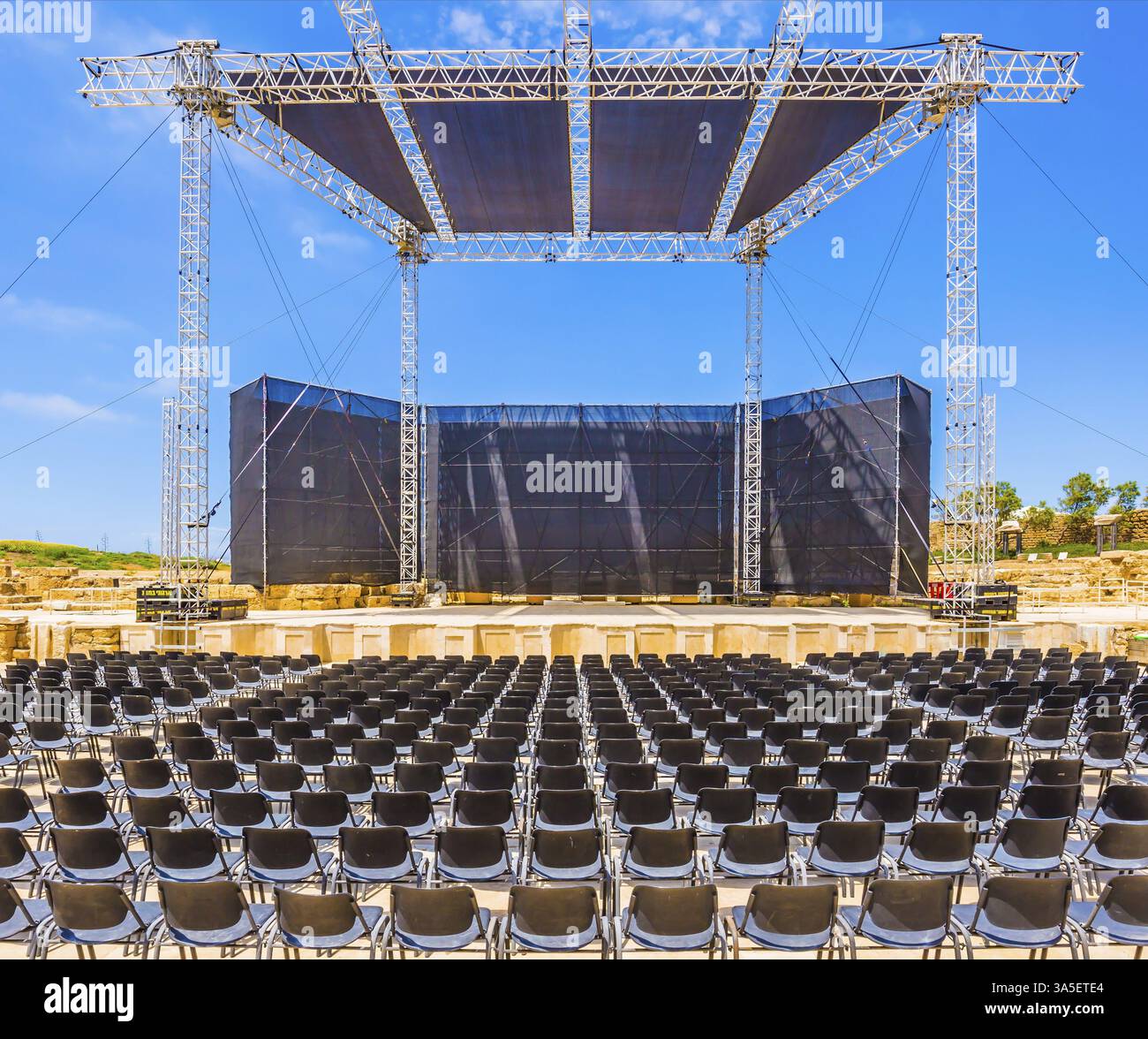 The magnificent scene is built and is currently equipped. The oldest ...