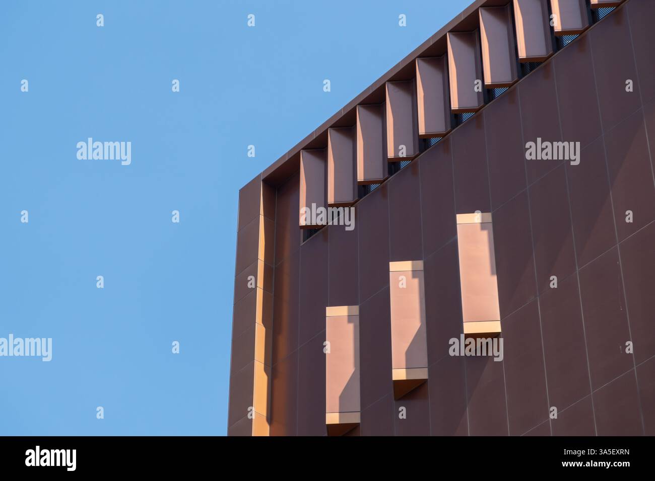 Structural glass fins hi-res stock photography and images - Alamy