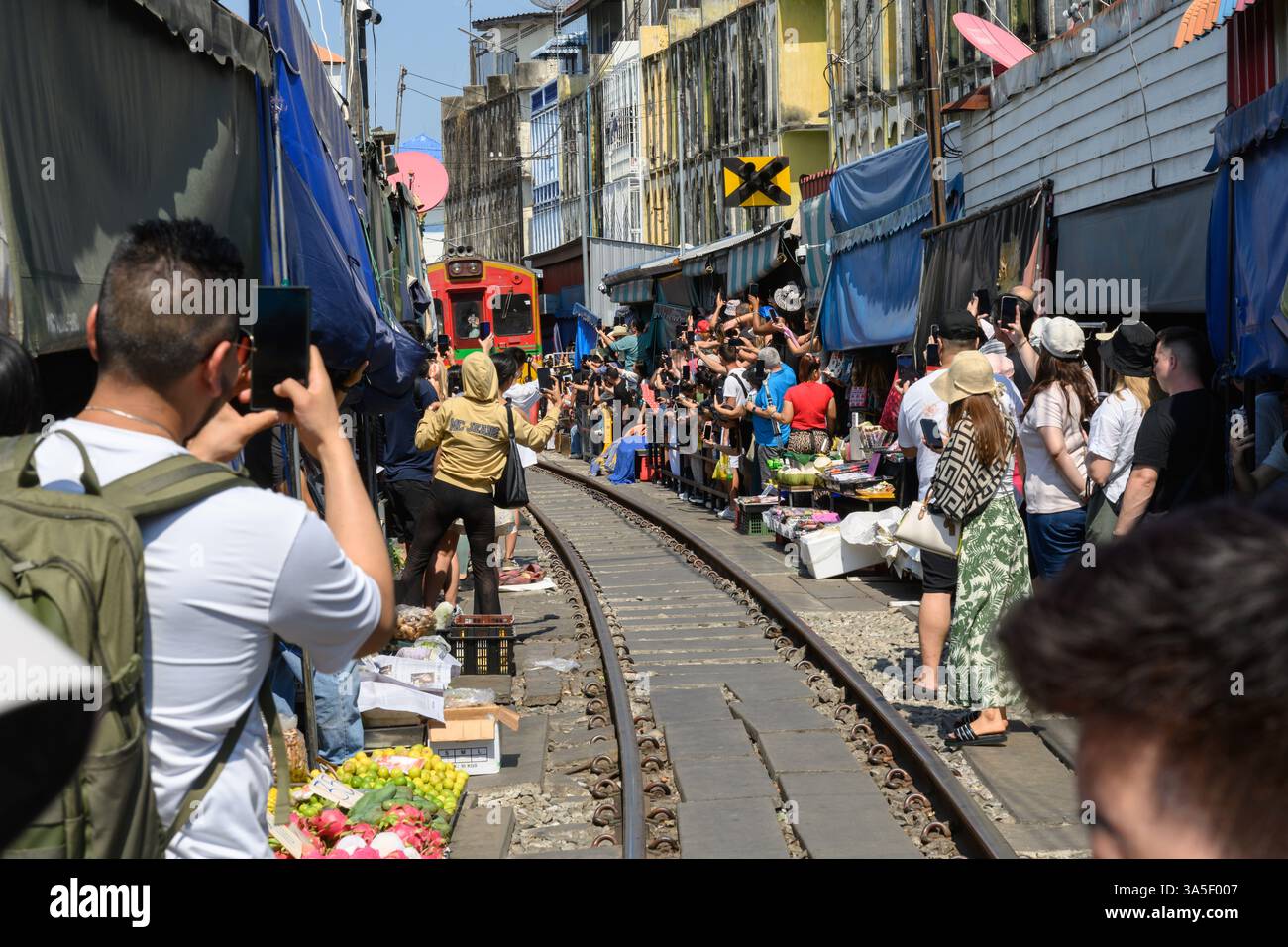 Mae Klong, Thailand. March 15th 2025. Tourists gather on the rail lines ...