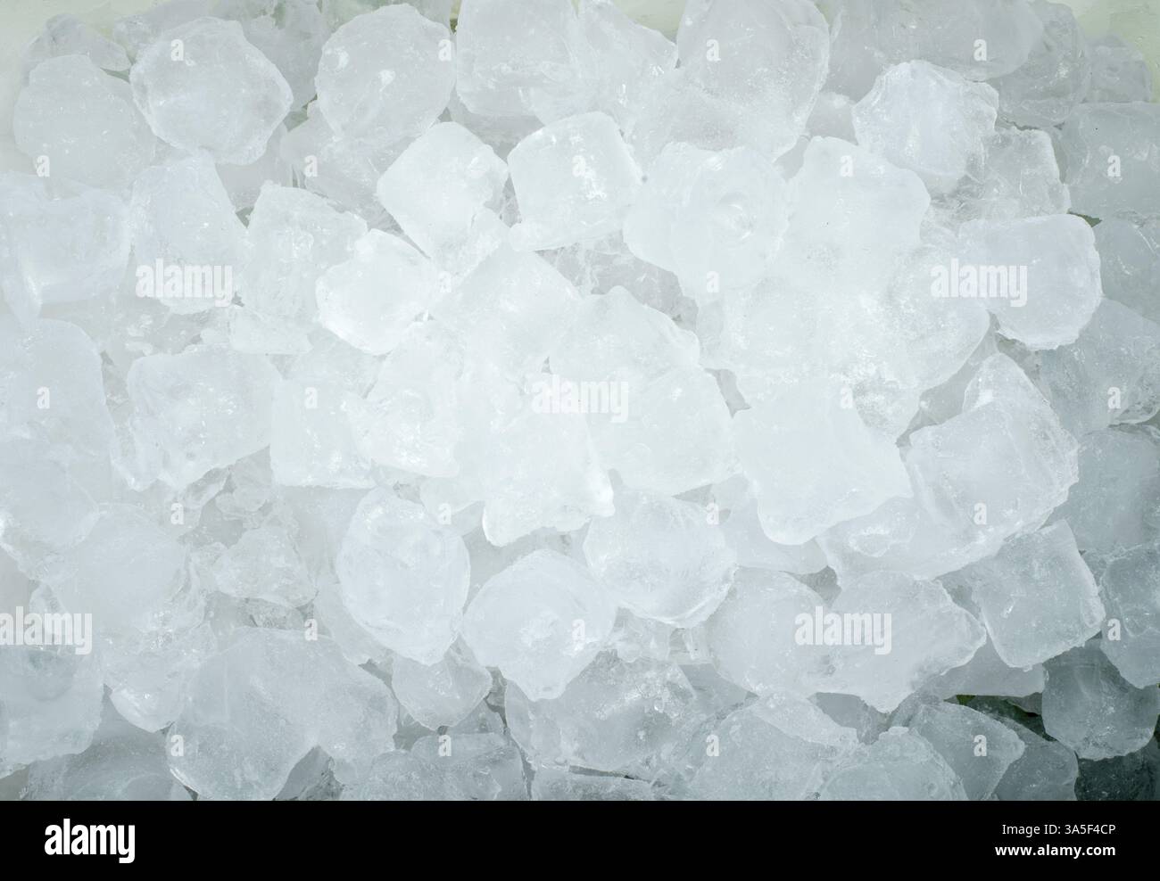 Ice cubes background. Studio shot Stock Photo - Alamy