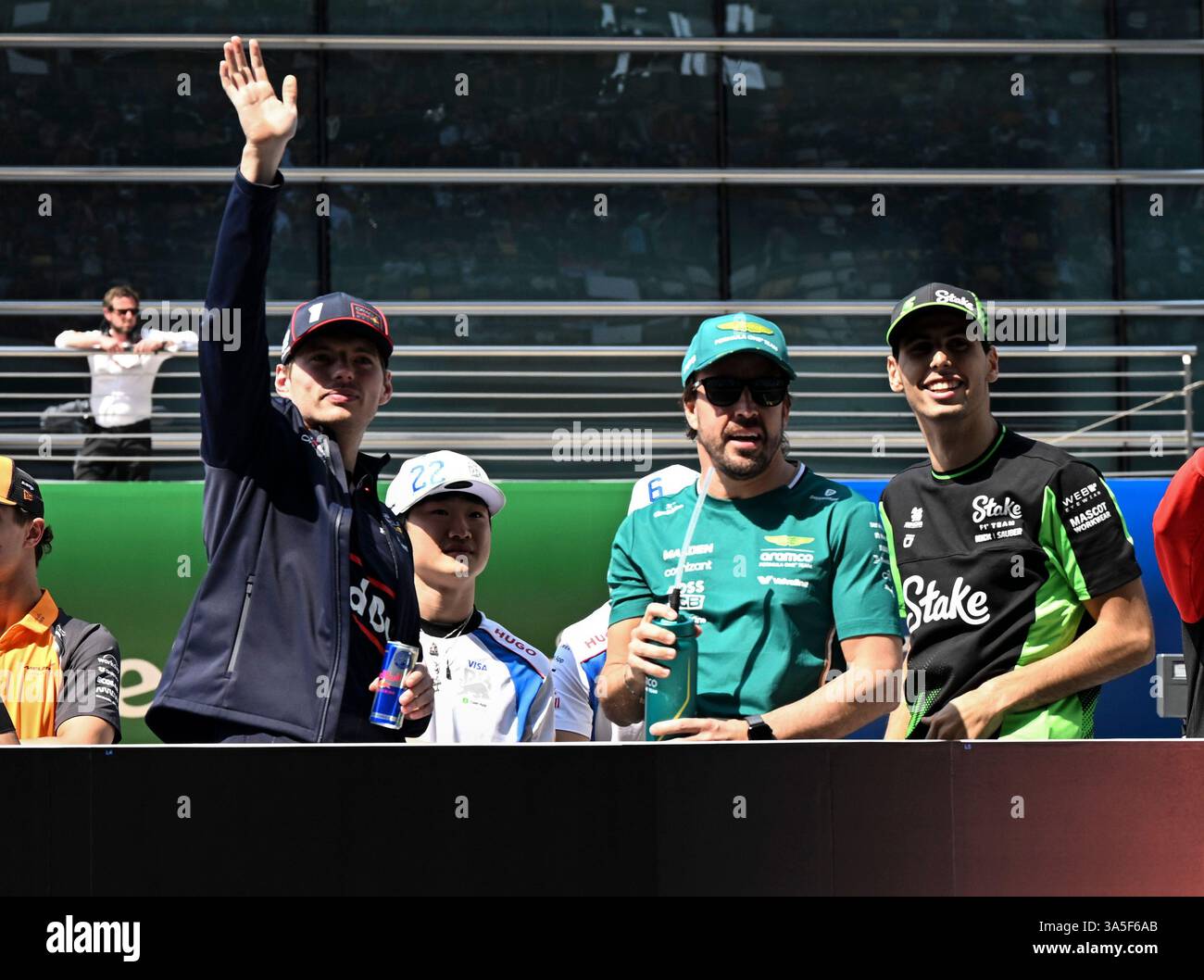 (250323) -- SHANGHAI, March 23, 2025 (Xinhua) -- (from L to R) Red Bull ...