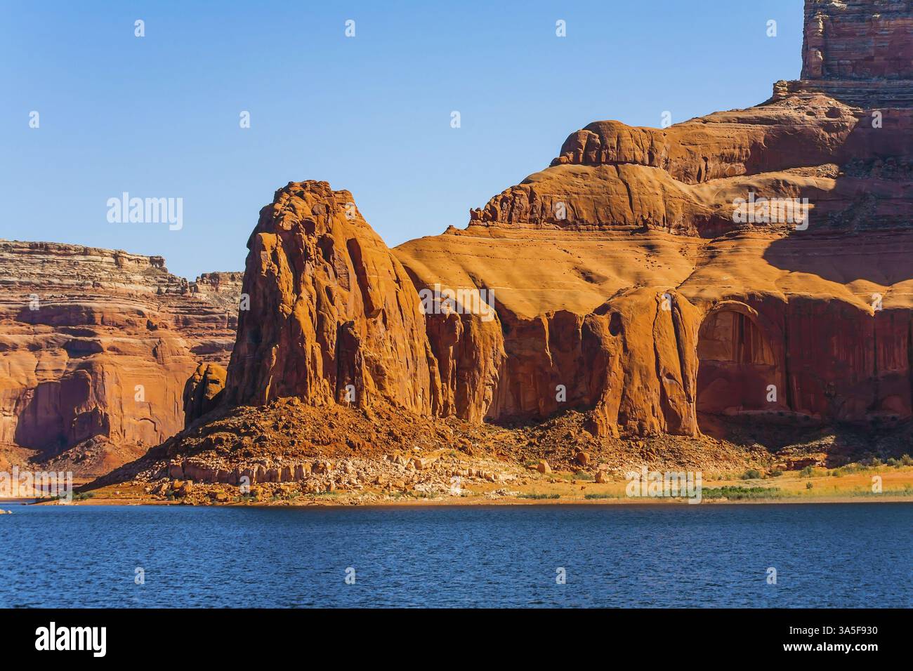 Tour on a pleasure boat on an artificial reservoir Lake Powell ...