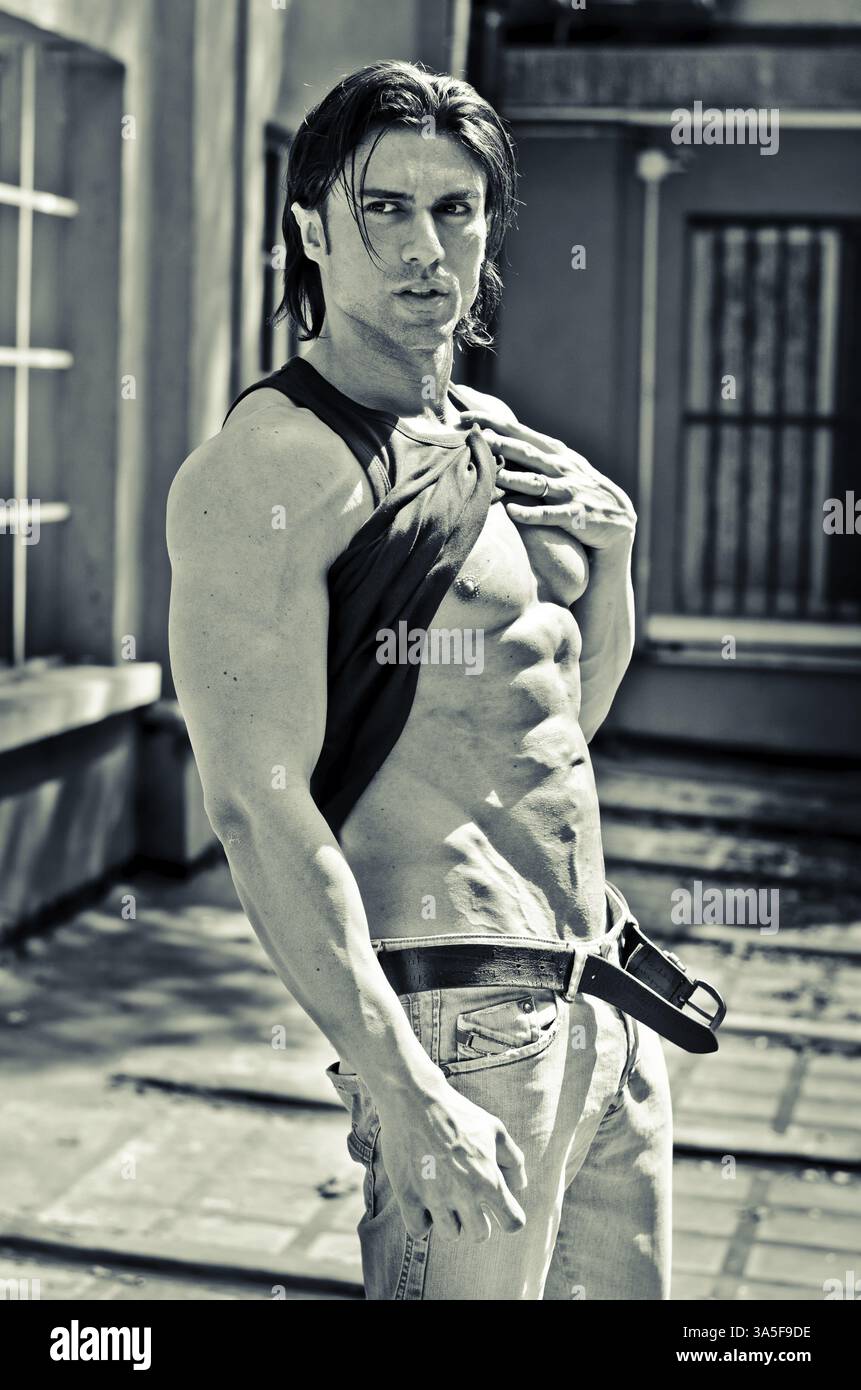 Muscular young bodybuilder showing ripped abs and pecs Stock Photo - Alamy