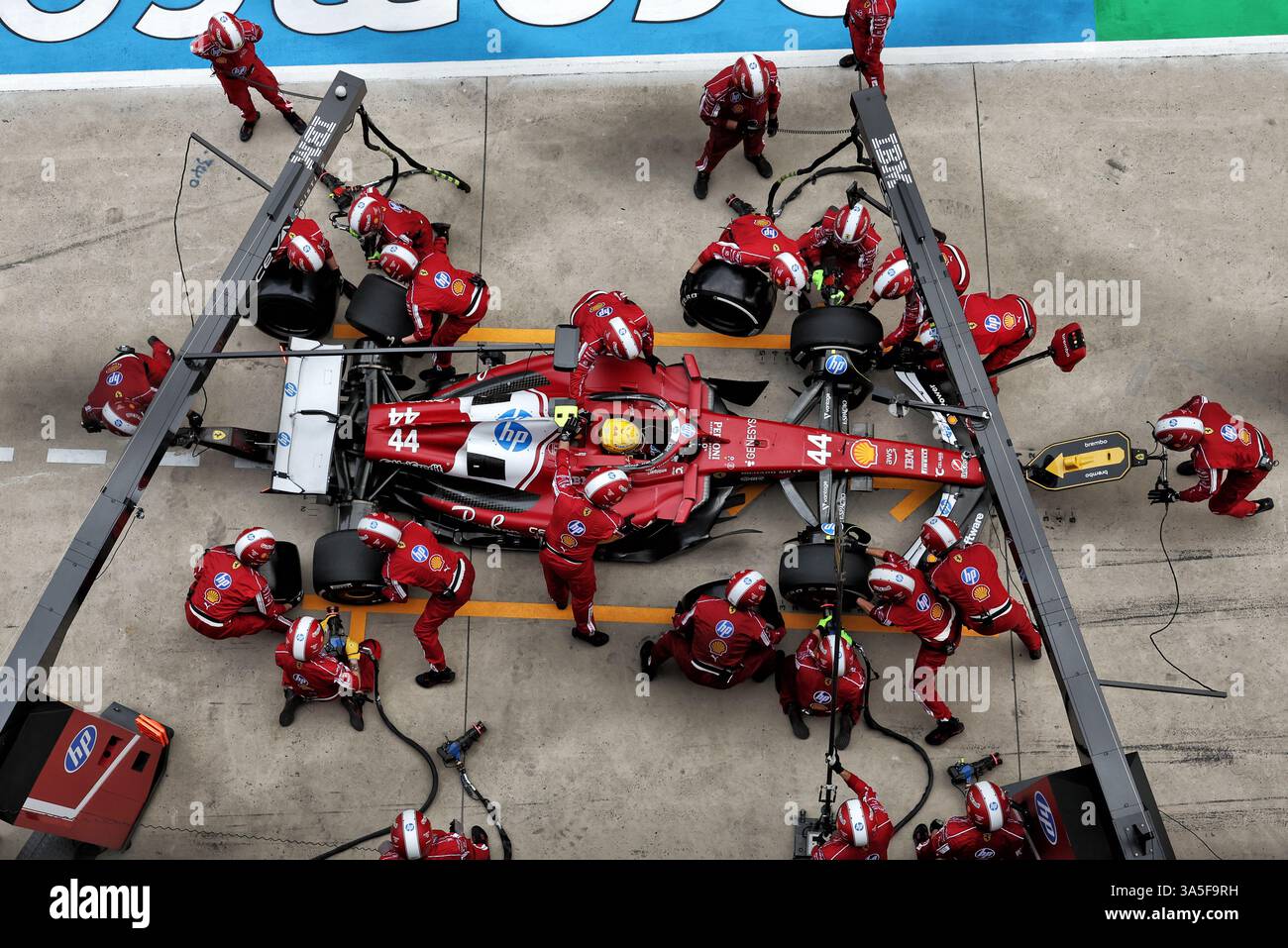 Lewis hamilton ferrari china pit hi-res stock photography and images ...