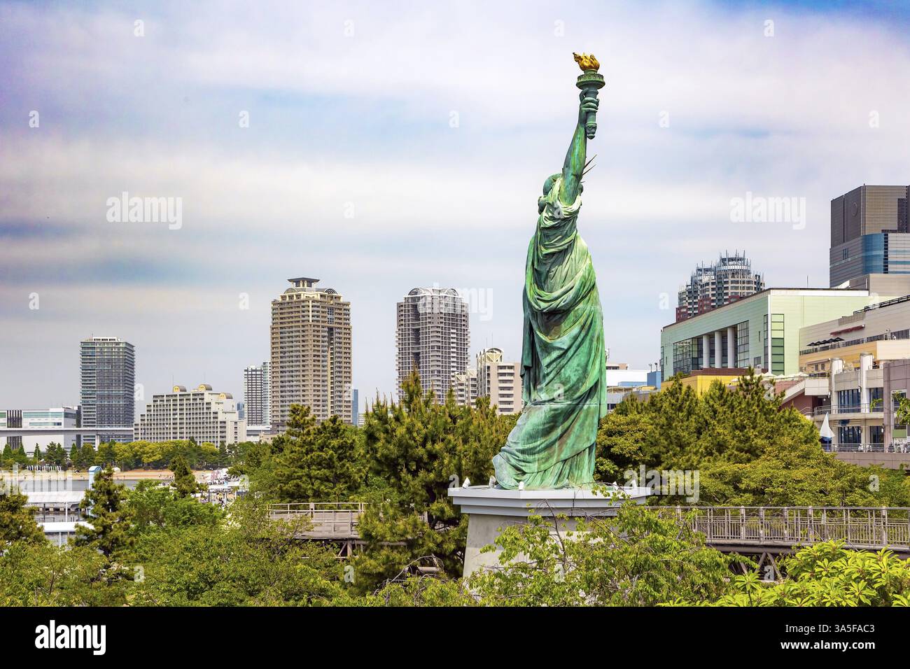 Embankment on the island of Odaiba. The Statue of Liberty in Tokyo is ...