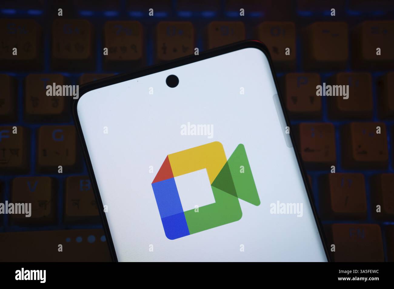 The logo of the Google Meet is displayed on a smartphone screen Stock ...