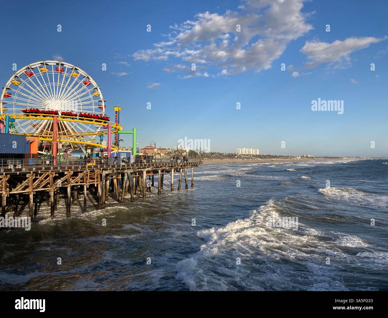 Santa monica pier hi-res stock photography and images - Alamy