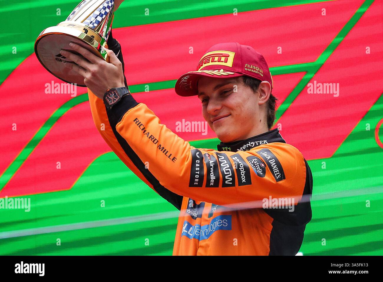 PIASTRI Oscar (aus), McLaren F1 Team MCL39, portrait podium celebration ...