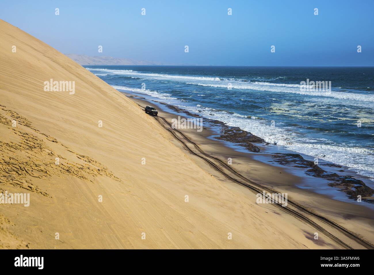 Ocean surf with foamy waves. Atlantic coast of Walvis Bay, Namibia ...