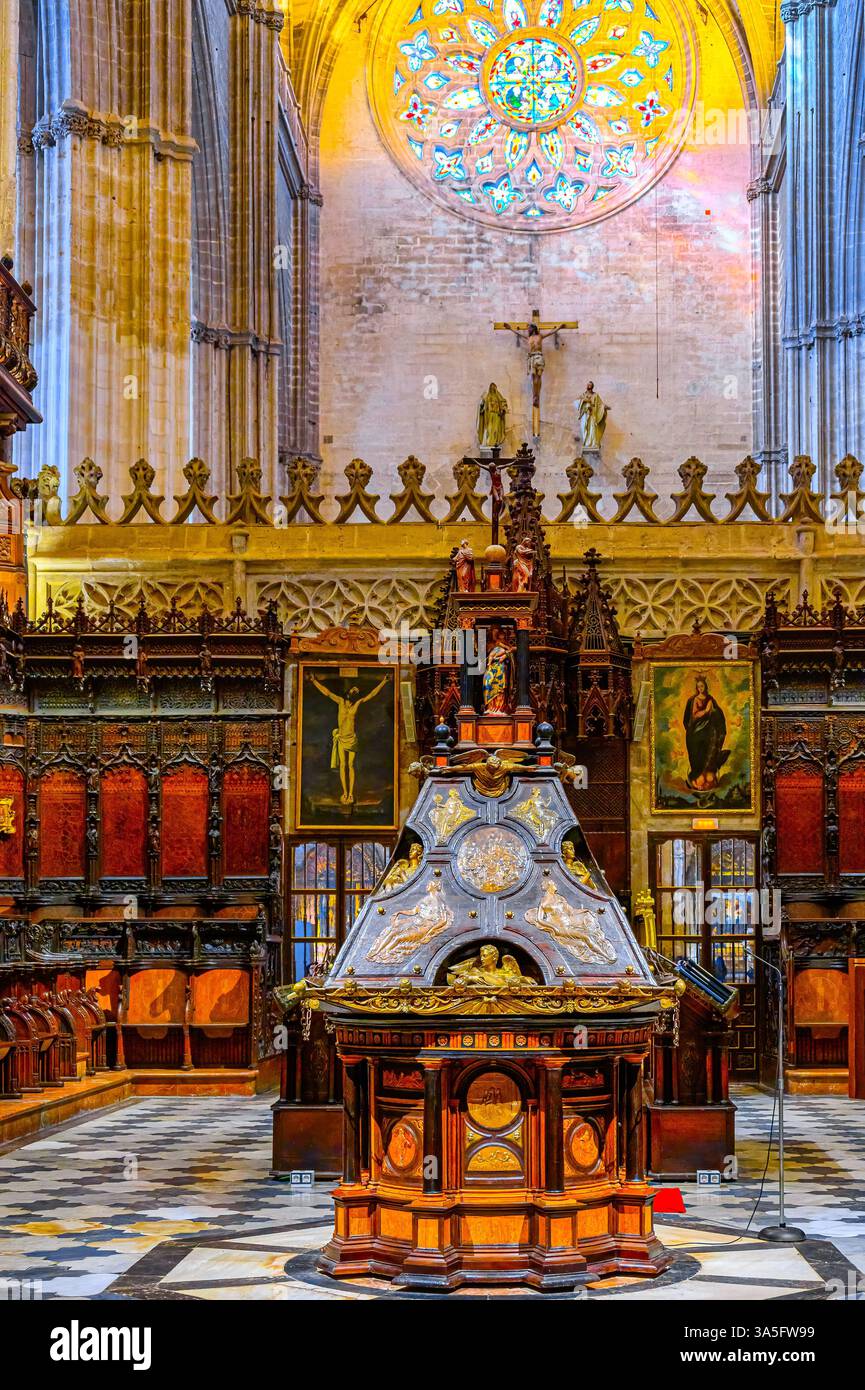 Interior architecture and furniture inside the Seville Cathedral Stock ...