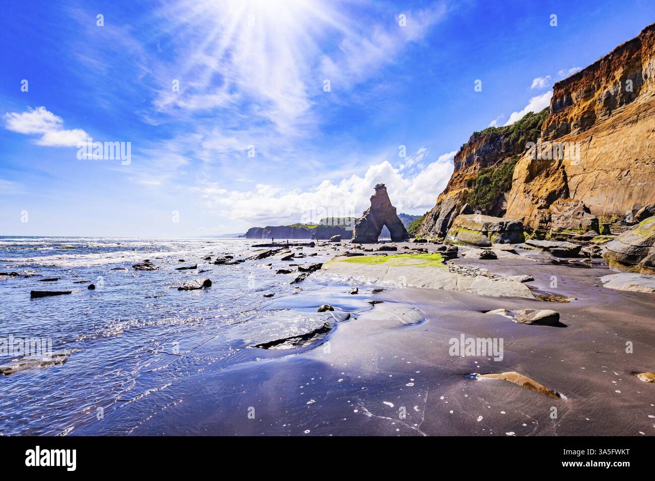 Low tide exposed the coastal strip of the ocean. The Tongaporutu beach ...
