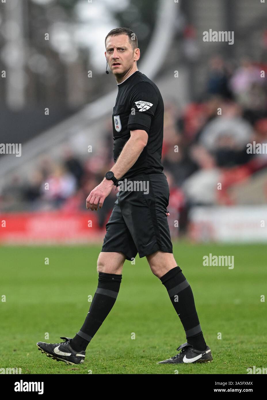 Referee Simon Mather during the Sky Bet League One match at the SToK ...