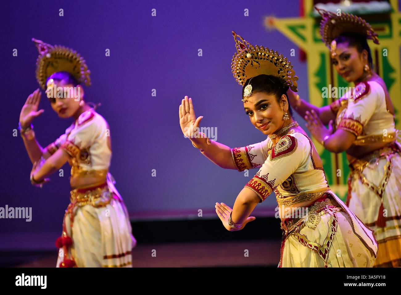 Ranmalee Egodagamage (2nd R) and youth of the Sri Lankan community ...