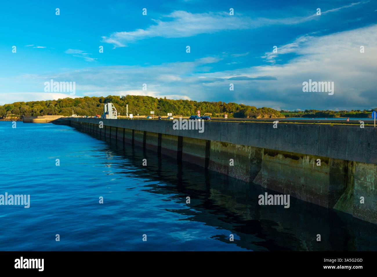 France, Ille-et-Vilaine (35), La Richardais, EDF dam of the Rance tidal ...