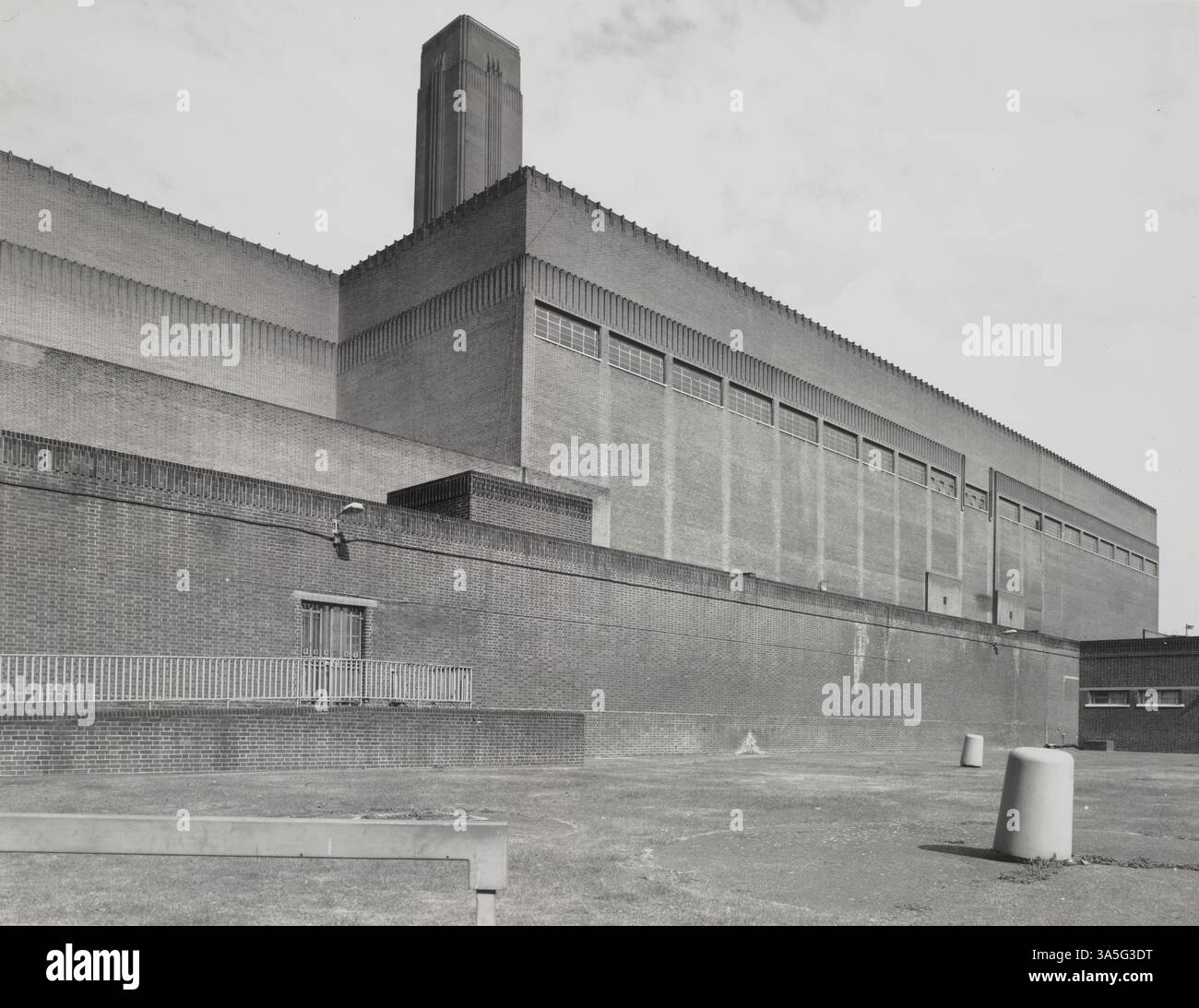 Bankside Power Station, London (now Tate Modern). Architect Sir Giles ...