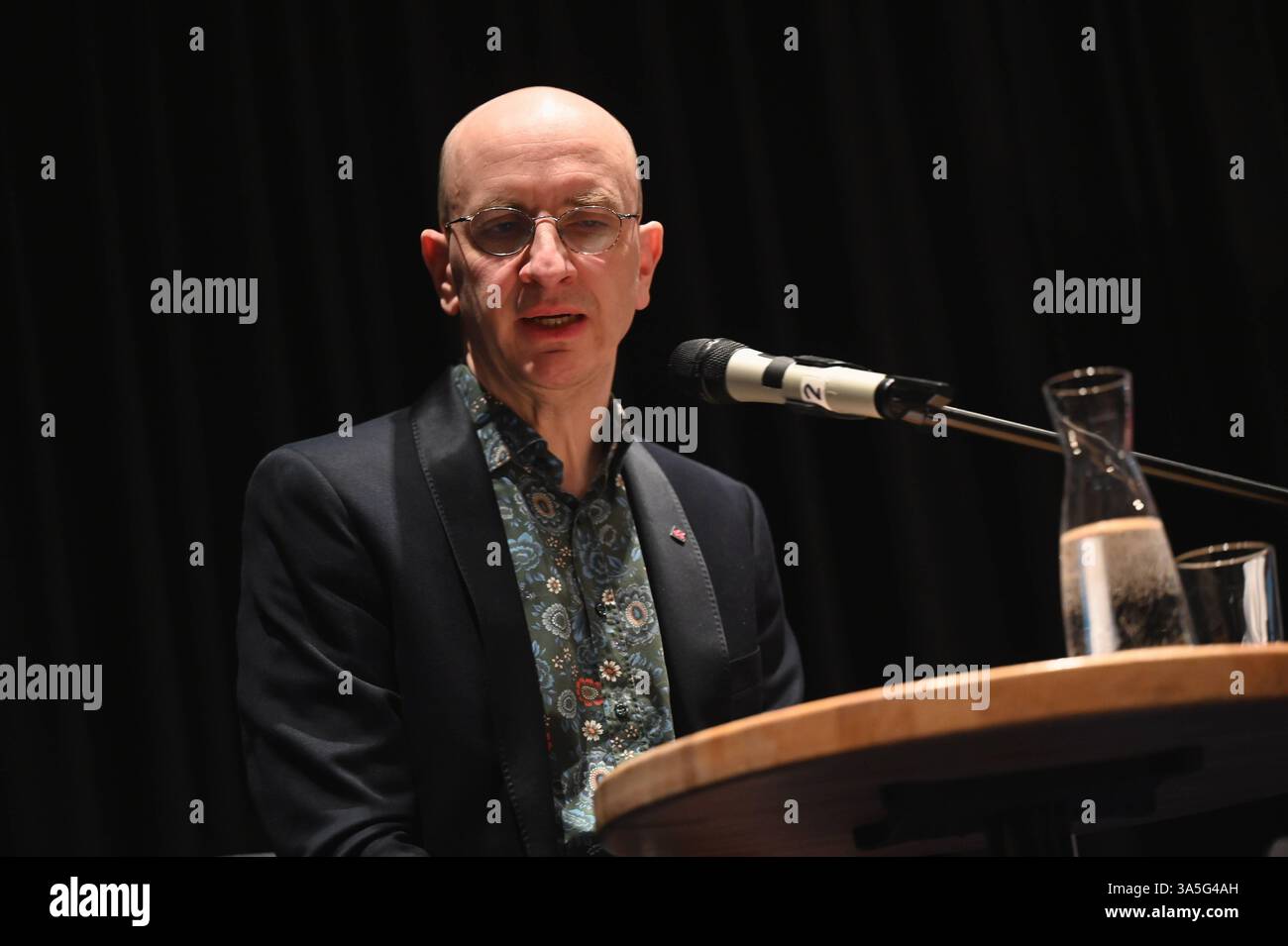 Psychiater und Autor Jakob Hein liest und spricht auf der Lit.Cologne ...