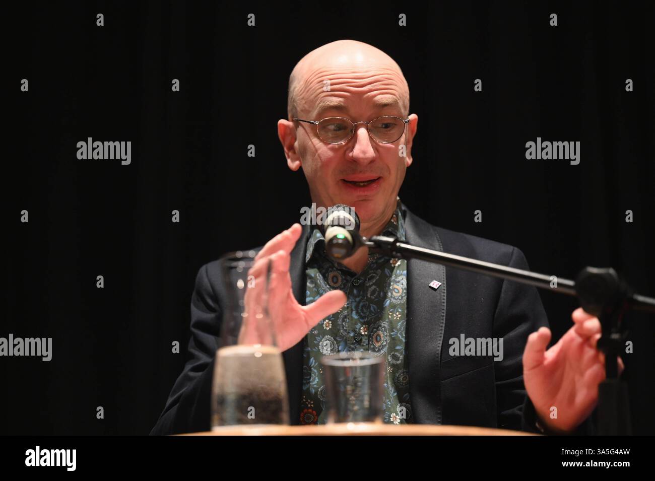 Psychiater und Autor Jakob Hein liest und spricht auf der Lit.Cologne ...