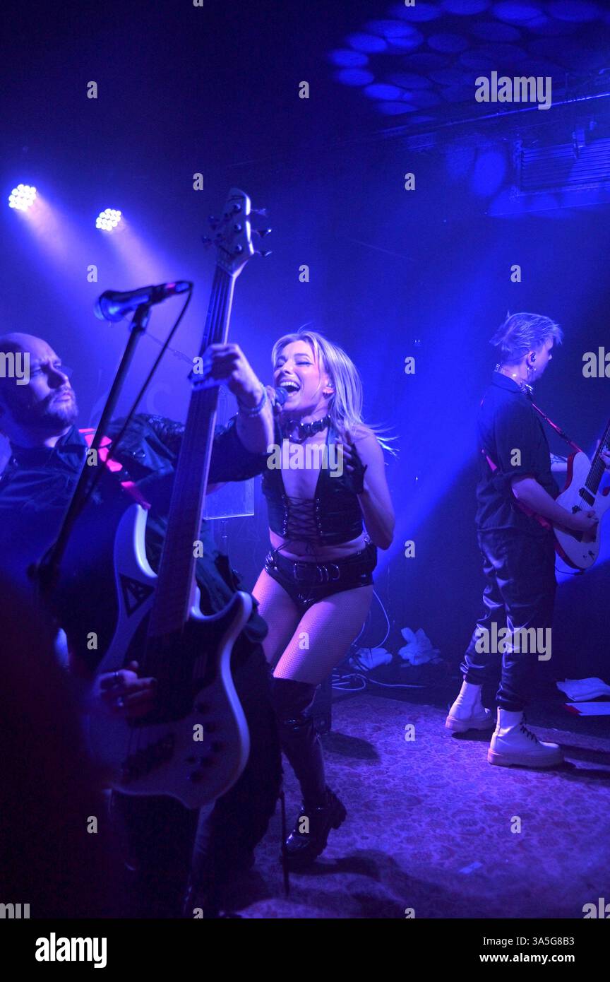 Leevi Erkkila, Susanna Alexandra und Niila Perkkio von Cyan Kicks live ...