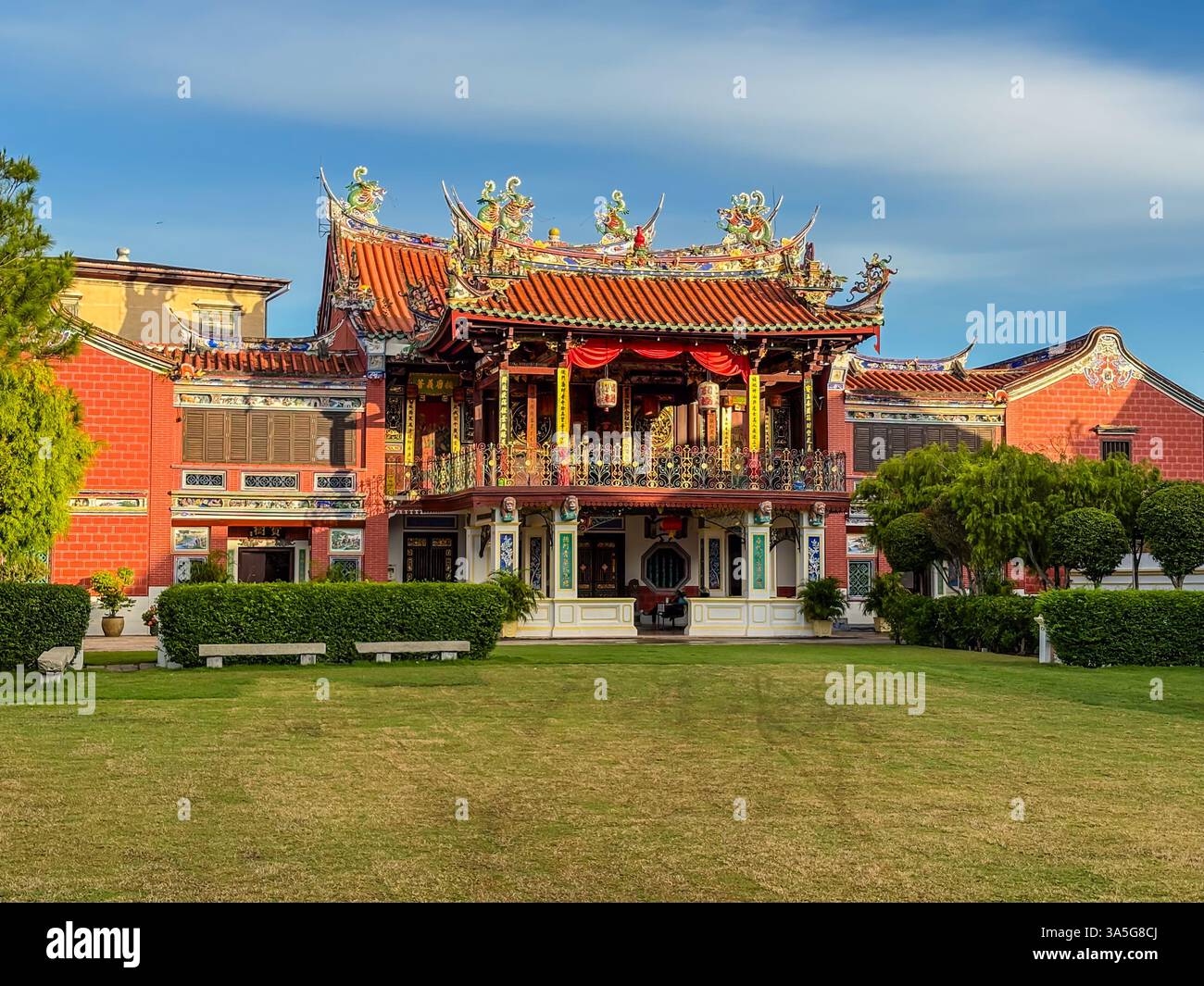 Front view of Khoo Kongsi clan house in George Town, Penang, Malaysia ...
