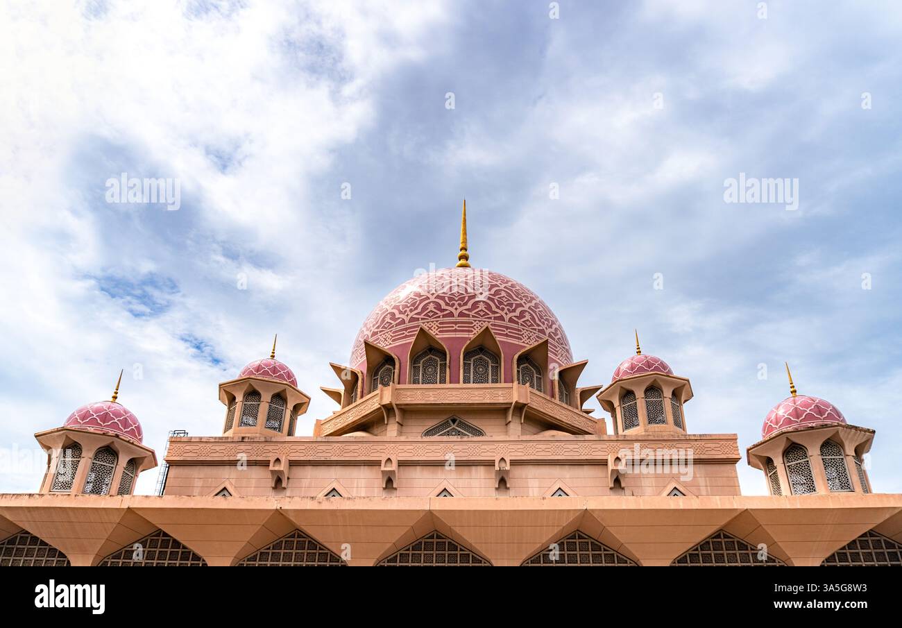 The Stunning Pink Dome of Putra Mosque, Putrajaya, Malaysia Stock Photo ...