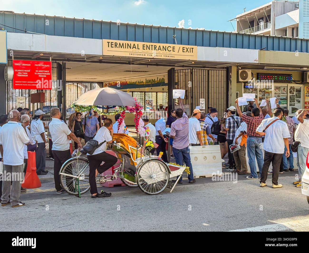 Entrance of Swettenham Pier Cruise Terminal in Georgetown, Penang ...