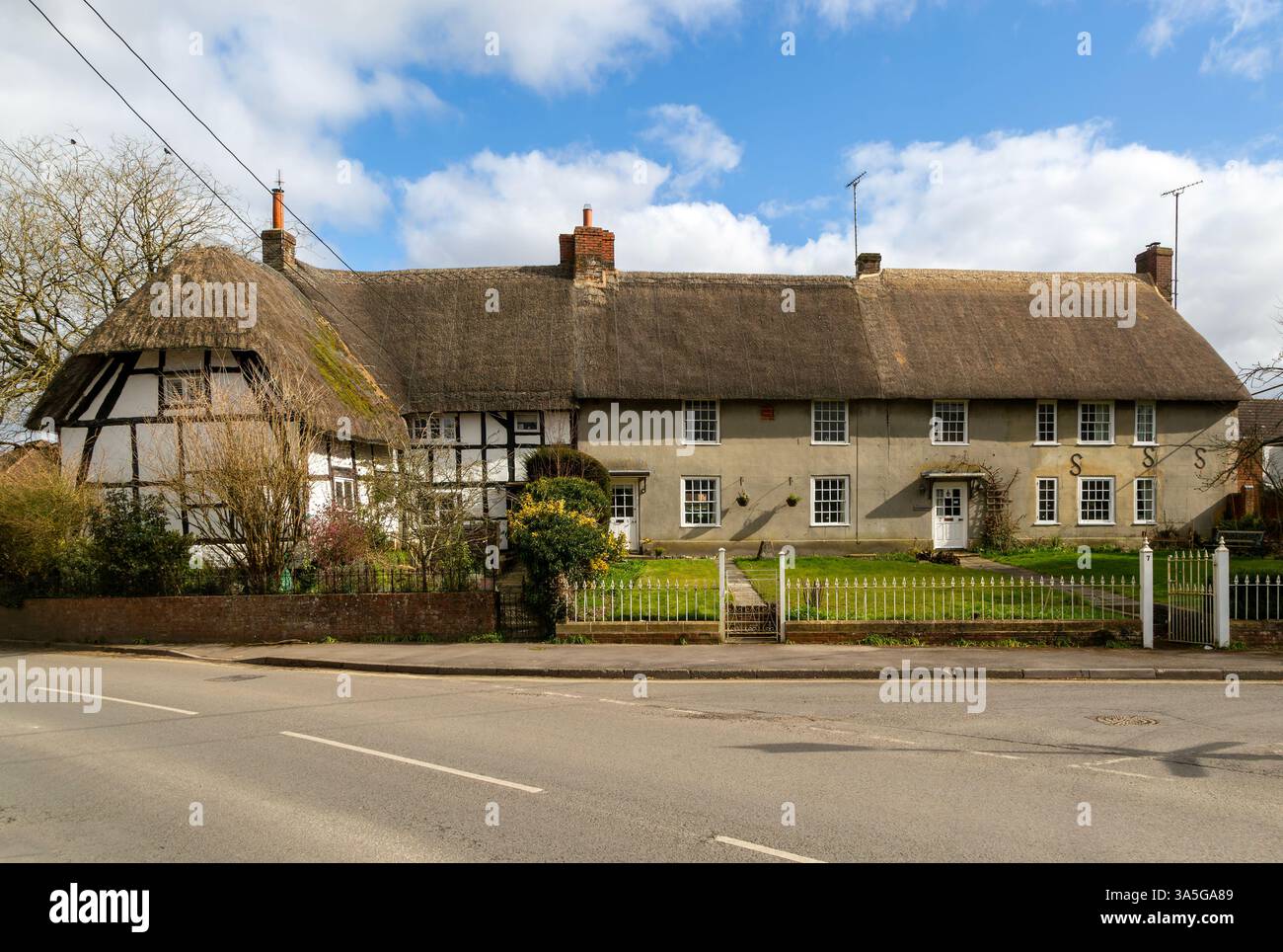 Historic thatched cottages in village of Pewsey, Wiltshire, England, UK ...