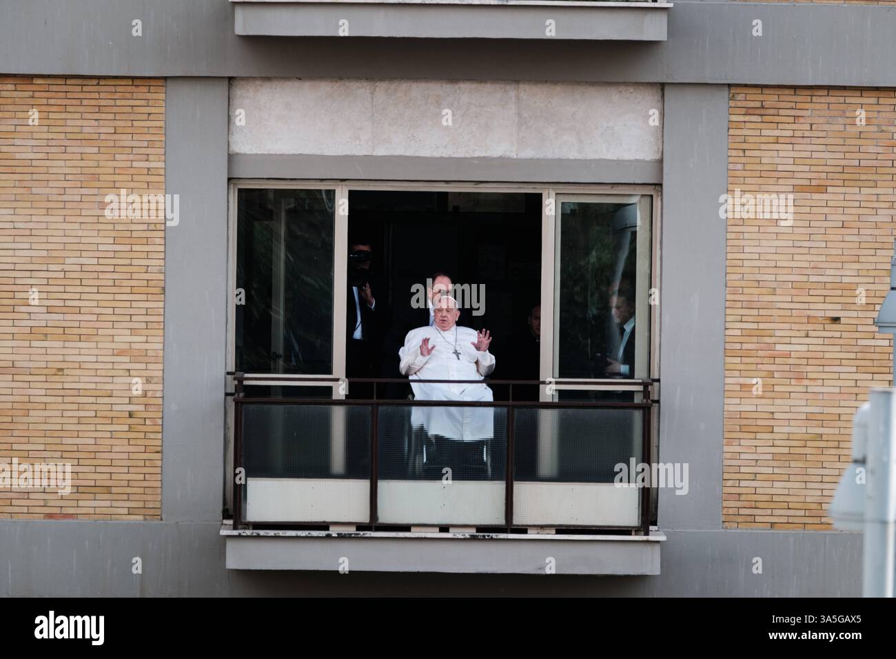 Pope Francis greets the faithful from the window of the Gemelli ...