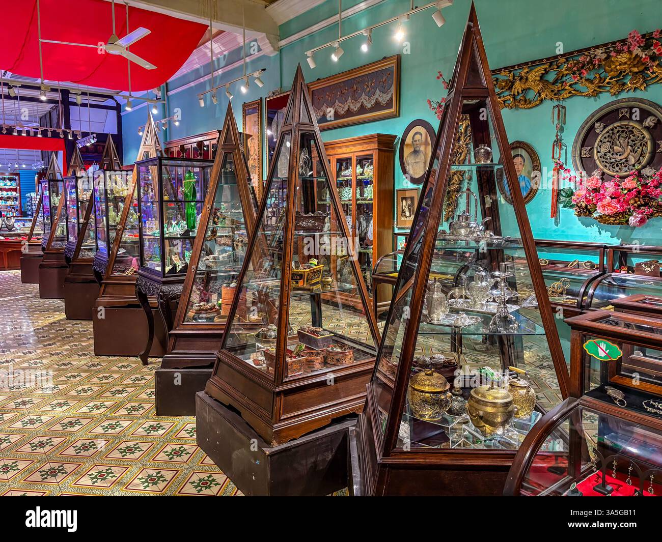 Captures the museum vibe at the Peranakan Mansion, and displays an ...