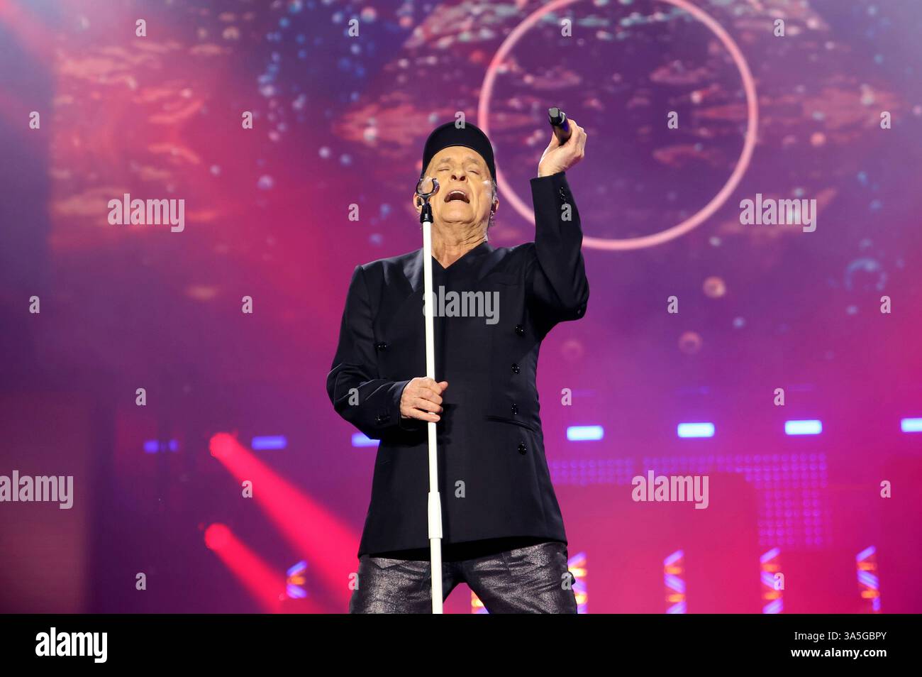 Peter Schilling live bei der 80er Live Party 2025 in der Veltins-Arena ...