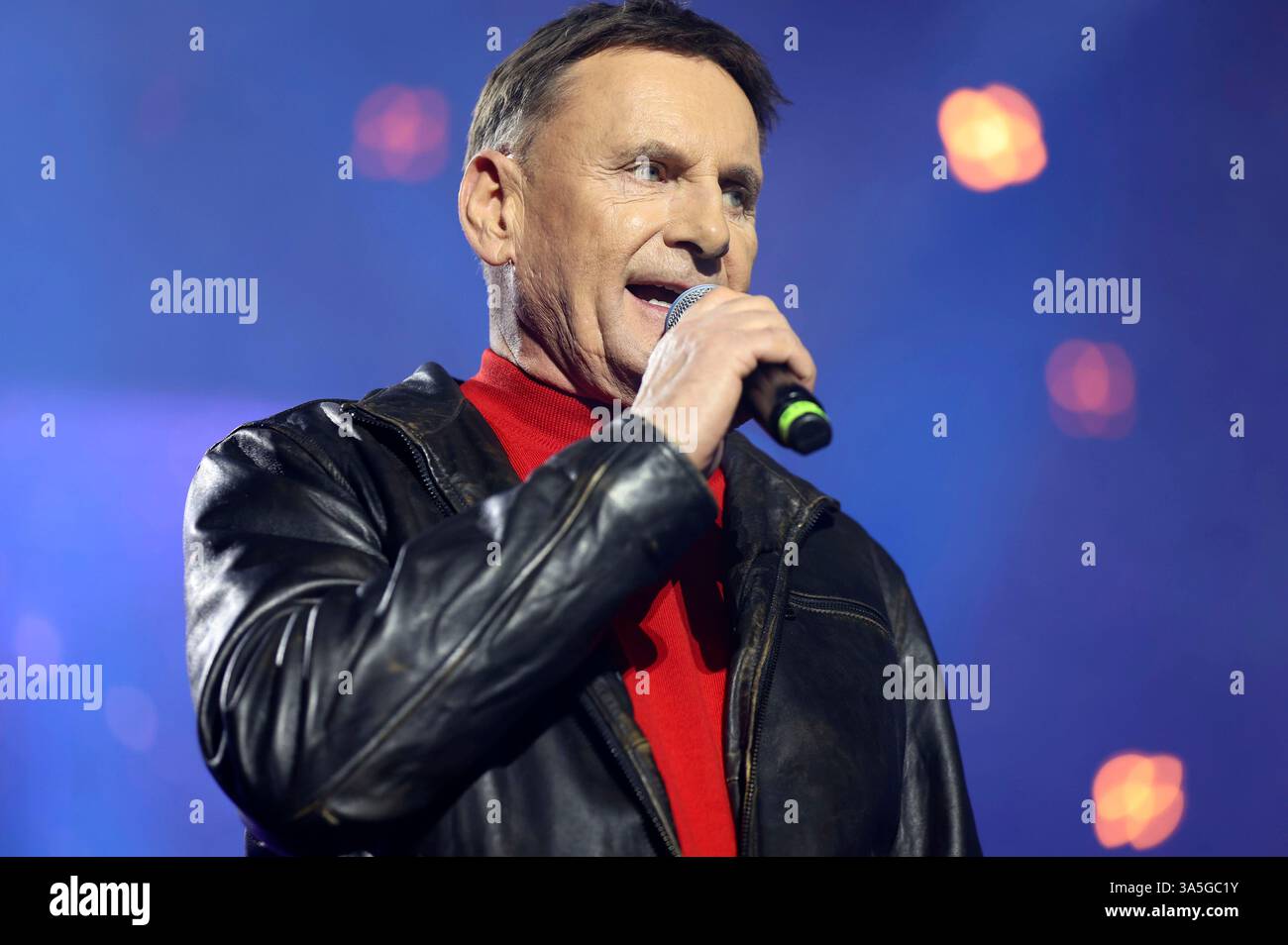 Peter Illmann live bei der 80er Live Party 2025 in der Veltins-Arena ...
