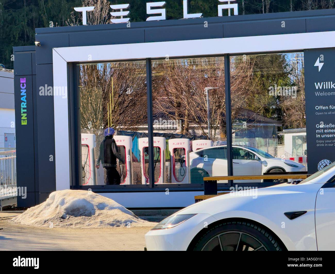 Tesla Super Charger power station and rest stop in Fuessen, Germany ...