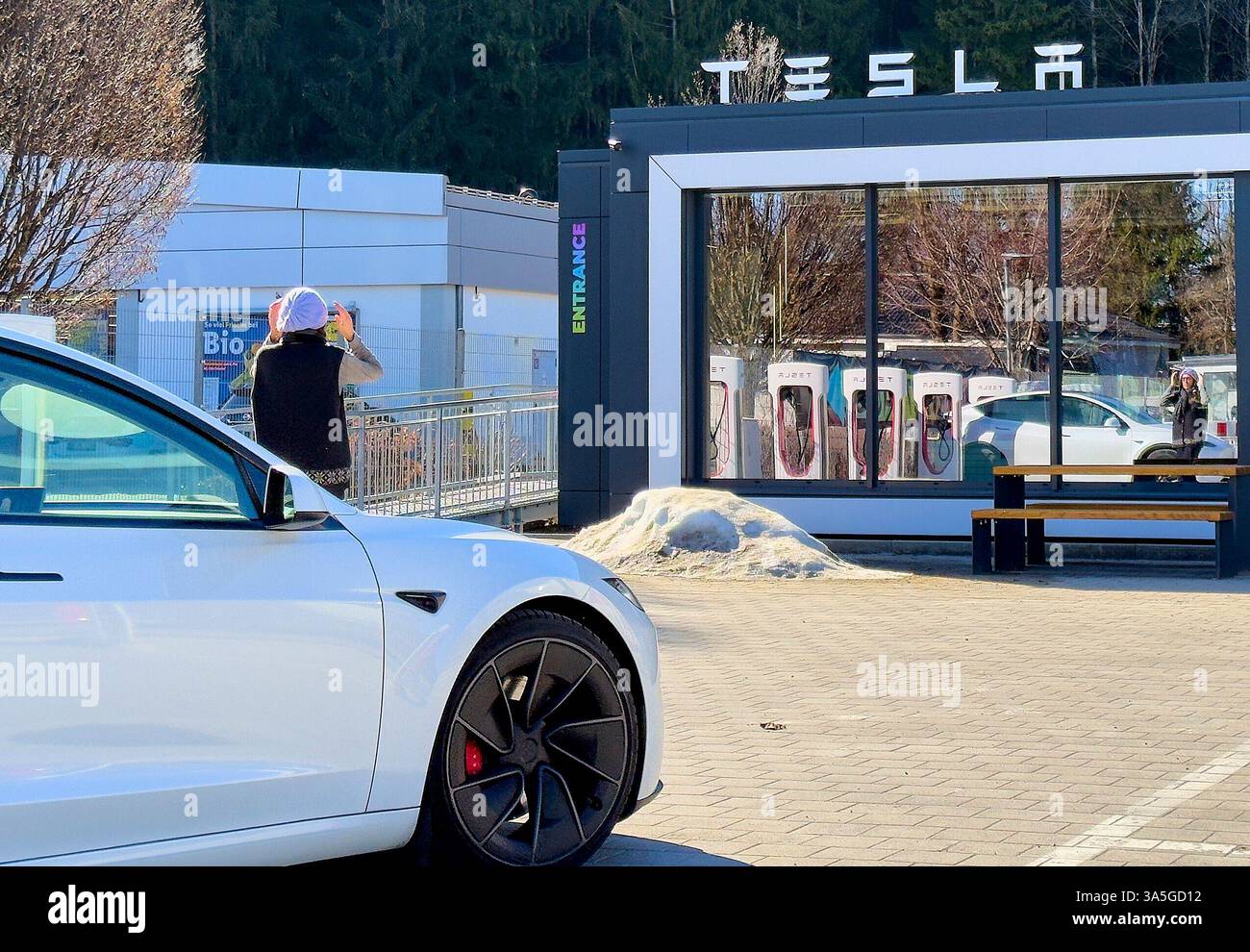 Tesla Super Charger power station and rest stop in Fuessen, Germany ...