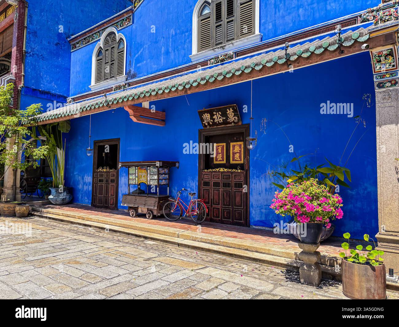 Cheong Fatt Tze Mansion in George Town, Penang. Known as The Blue ...