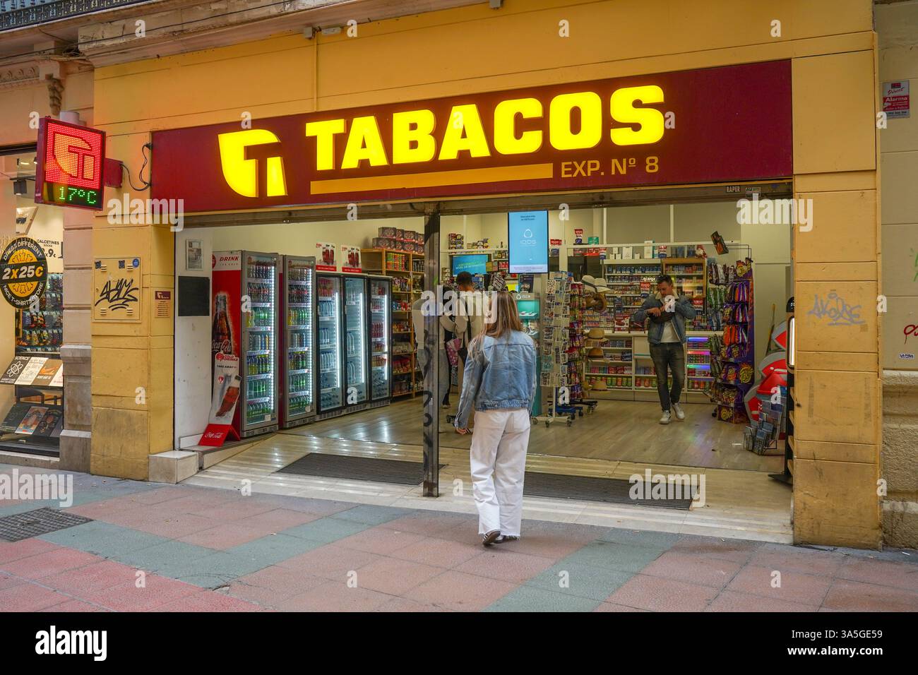 Tobacco store in spain hi-res stock photography and images - Alamy