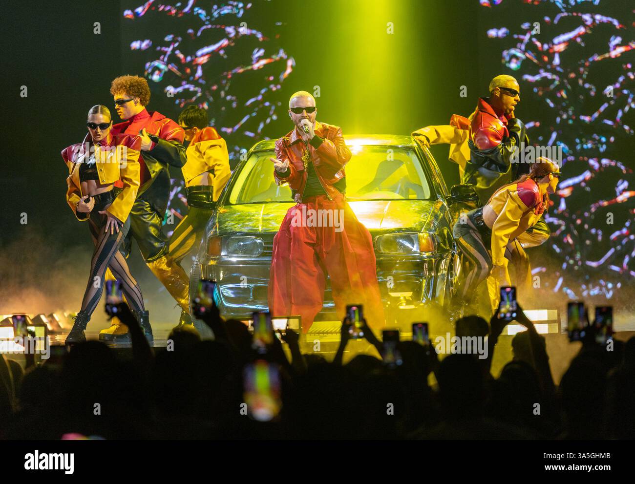 MIAMI, FL-MARCH 22: J Balvin performs “Back To The Rayo” Tour at Kaseya ...
