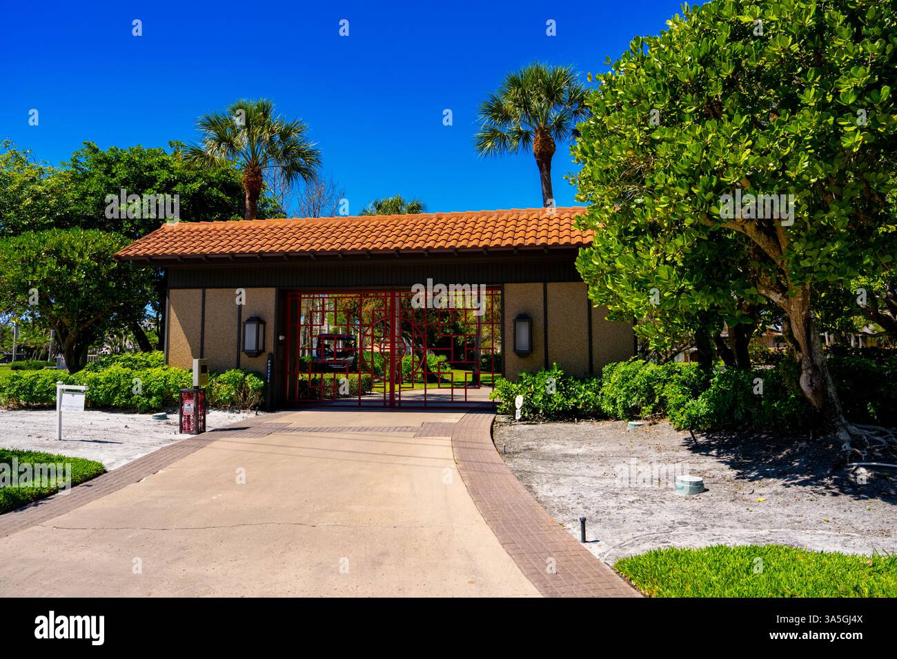 Naples, FL, USA - March 19, 2025: Naples mansions Gordon Drive Stock ...